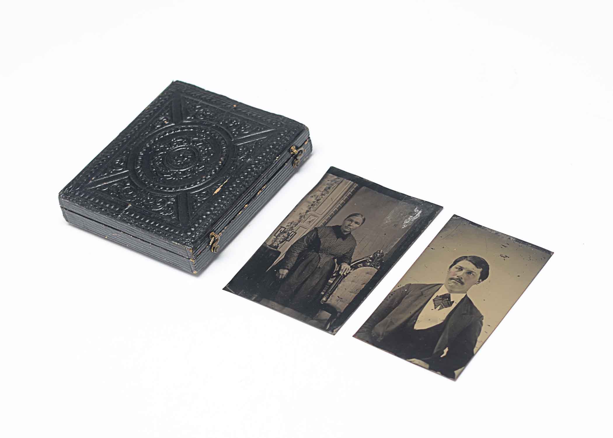 Victorian Tin Types and Case | EBTH