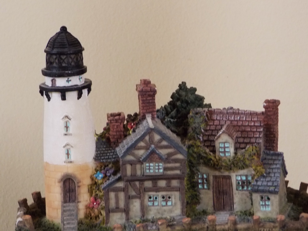 4 Lighted Lighthouses and 1 Waterfall Lighthouse | EBTH