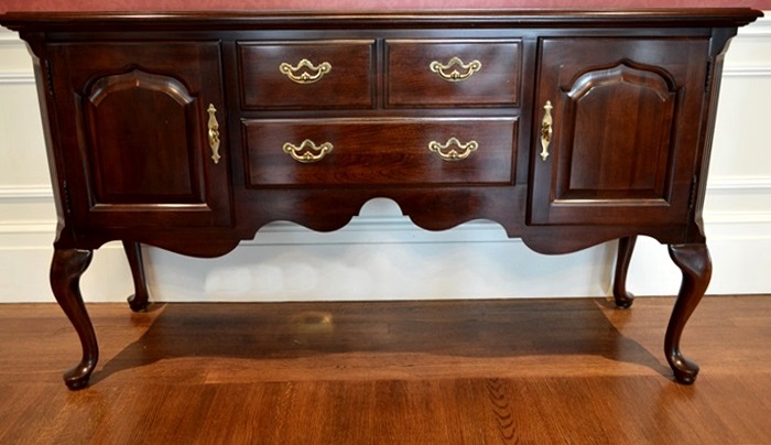 Queen Anne Style Cherry Sideboard by Thomasville | EBTH