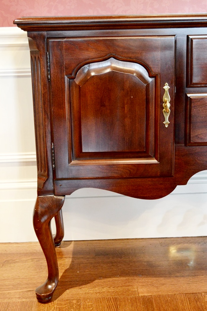 Queen Anne Style Cherry Sideboard by Thomasville | EBTH