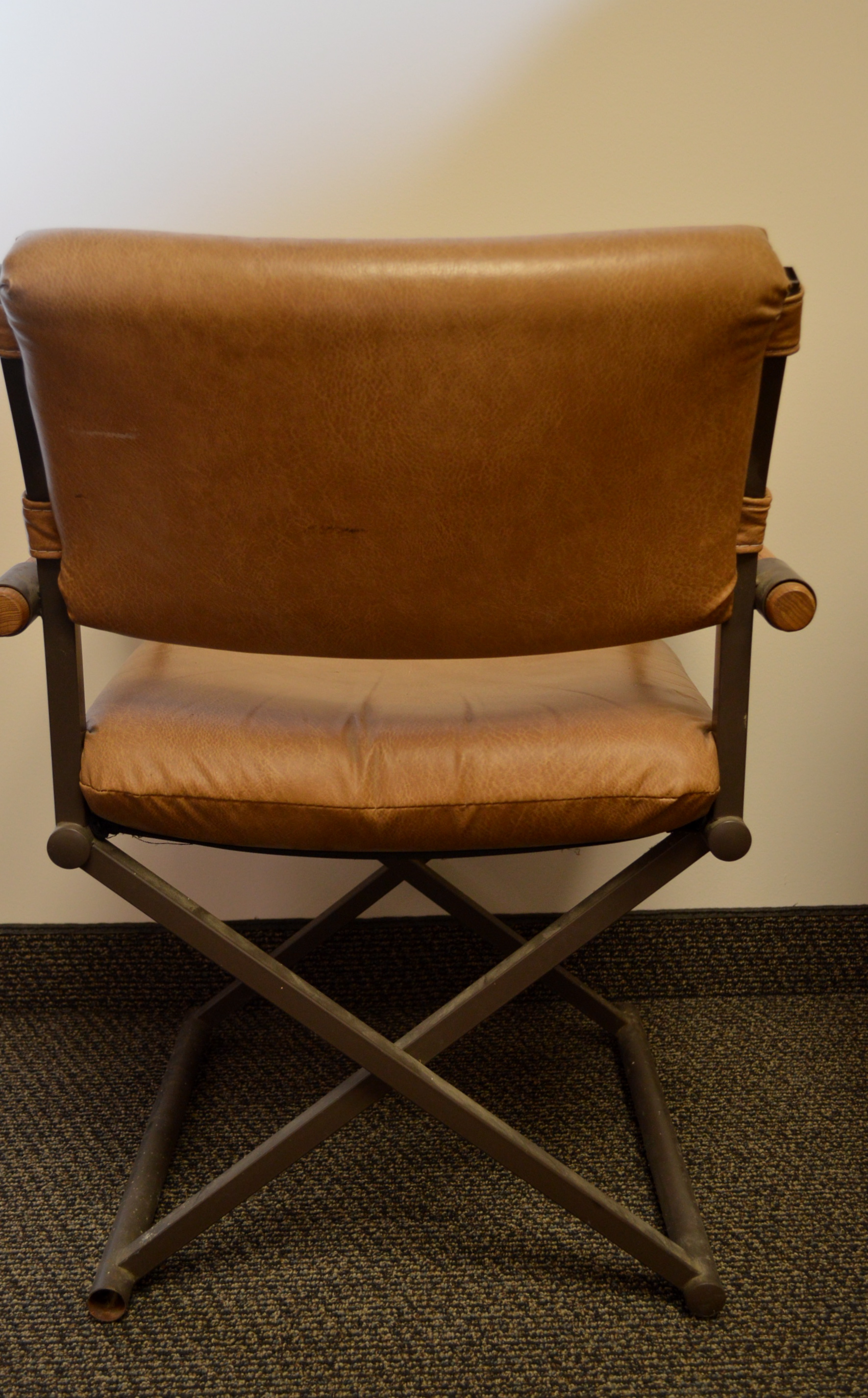 Mid-Century Modern Leather Directors Chairs | EBTH