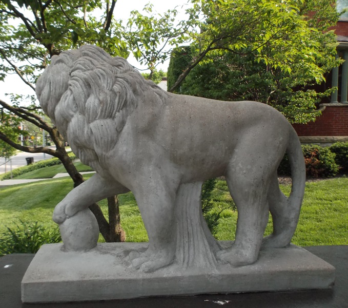 English Manor Style Cement Lion Statue | EBTH