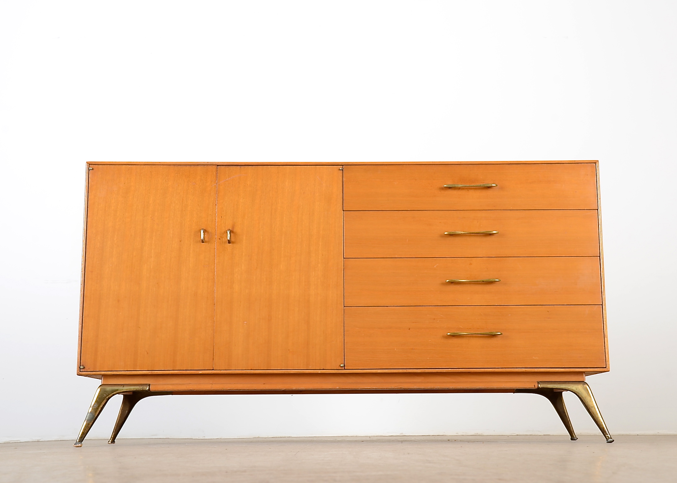Rway Mid-Century Blonde Mahogany Veneer Buffet | EBTH