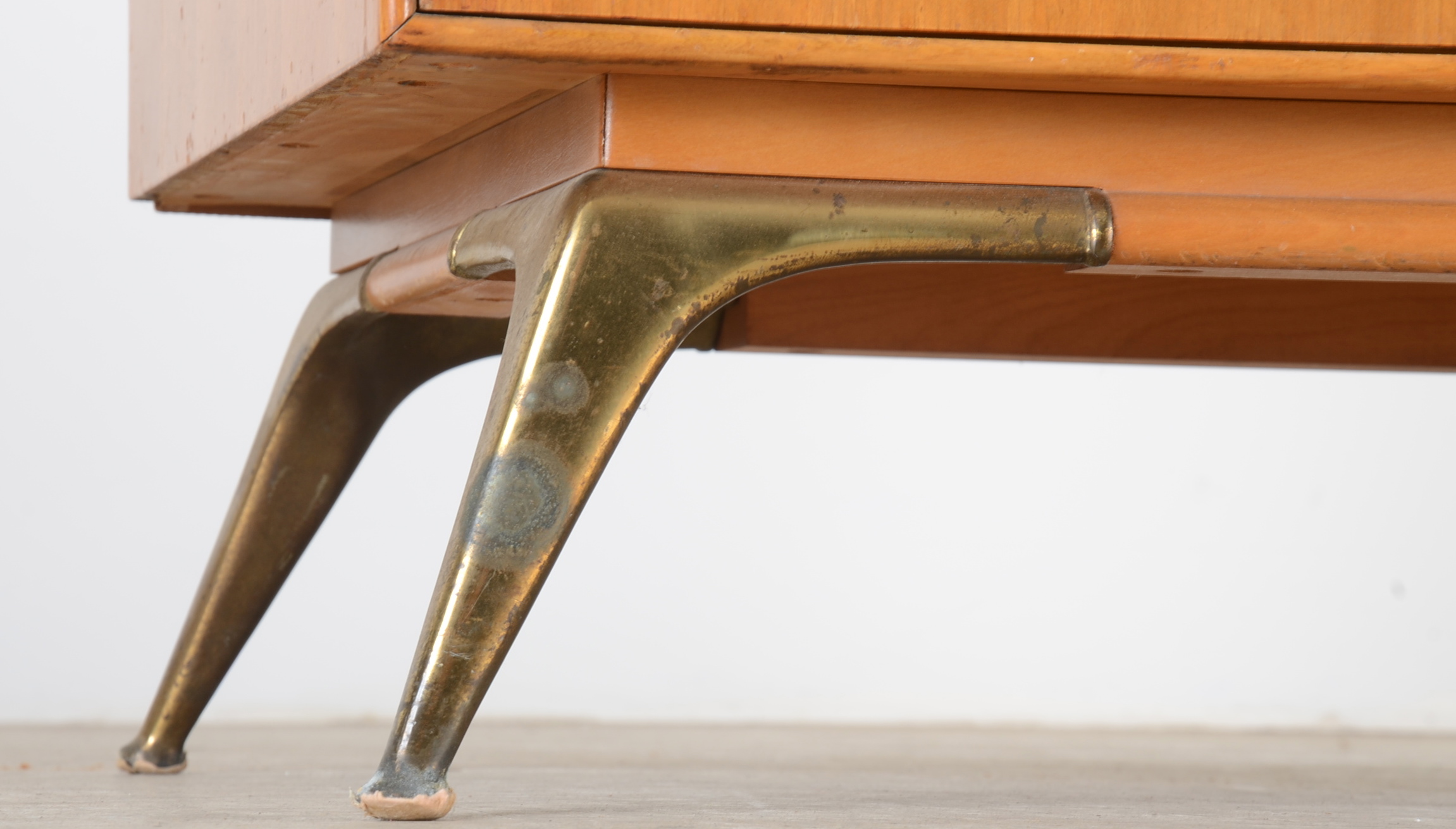 Rway Mid-Century Blonde Mahogany Veneer Buffet | EBTH