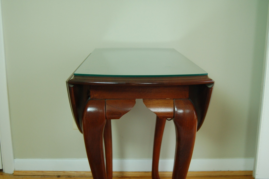 Cherry Stained Drop-Leaf Side Table | EBTH