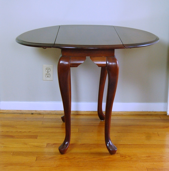 Cherry Stained Drop-Leaf Side Table | EBTH