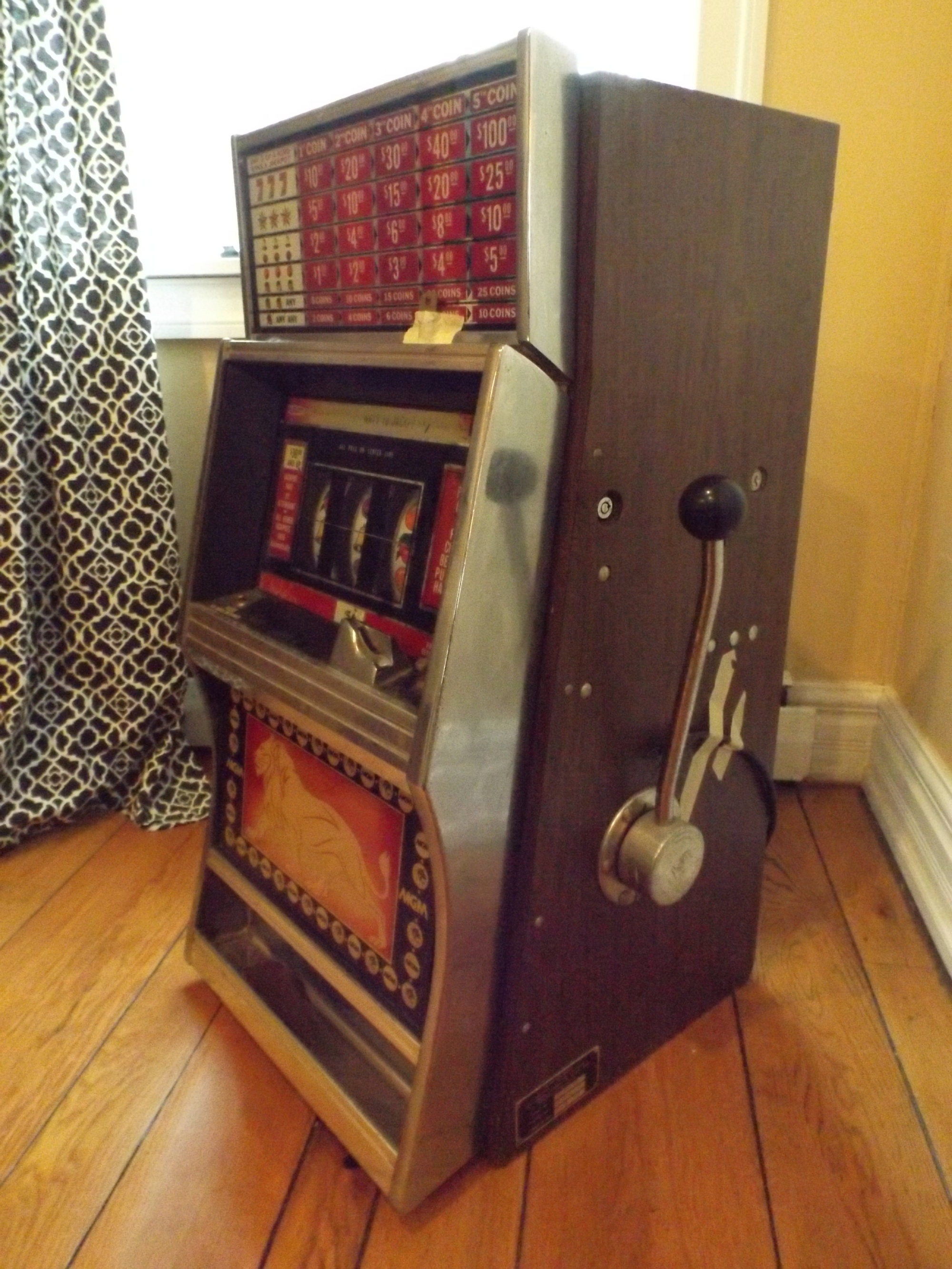 Mid Century Seeburg MGM Slot Machine | EBTH