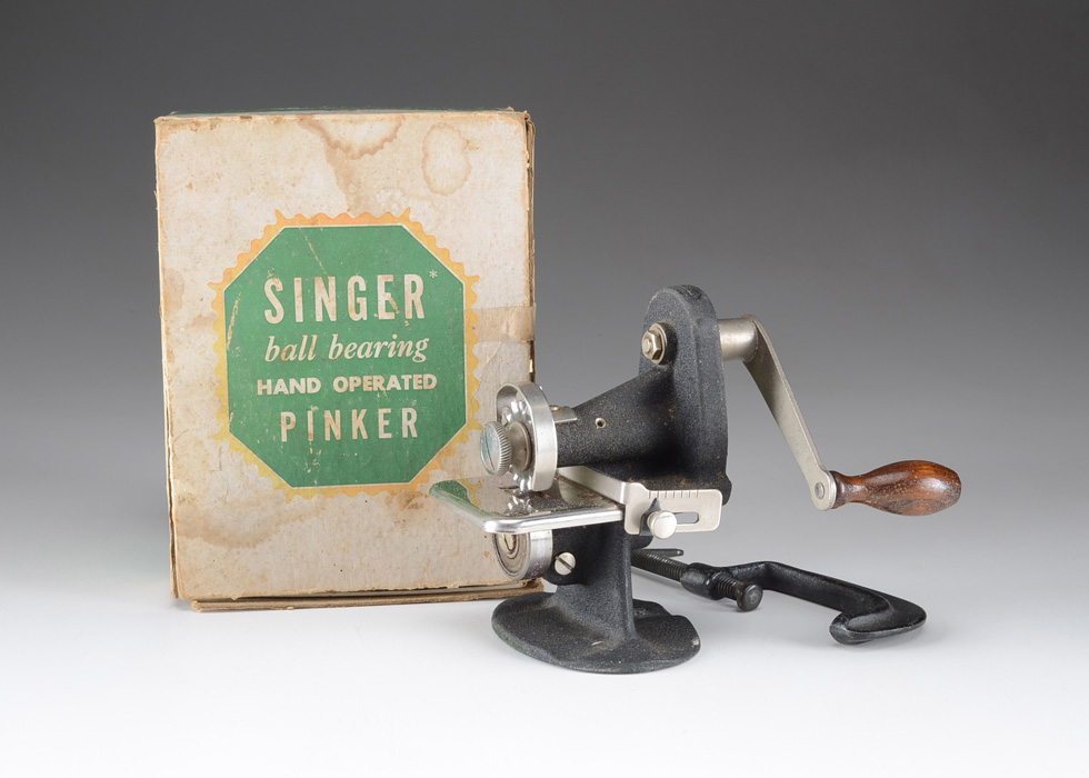 Singer Ball Bearing Hand Operated Pinker | EBTH