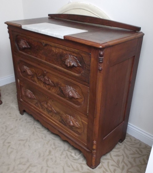 Victorian Three Drawer Walnut Dresser | EBTH Victorian Three Drawer Walnut Dresser | EBTH