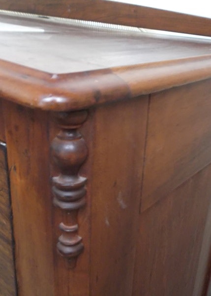 Victorian Three Drawer Walnut Dresser | EBTH Victorian Three Drawer Walnut Dresser | EBTH