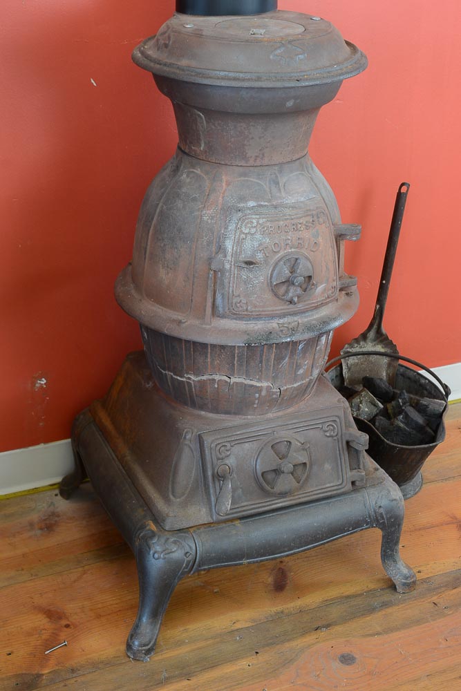 Antique Torrid #57 Potbelly Cast Iron Stove | EBTH