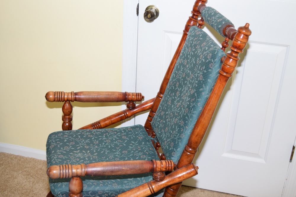 Antique Cherry Pedestal Platform Spindle Rocking Chair | EBTH