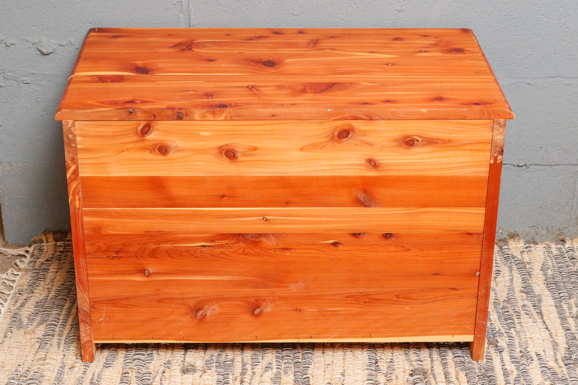 Eastern Red Cedar Chest | EBTH