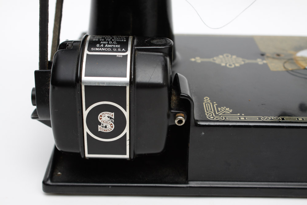 1939 Vintage Singer Portable Electric Sewing Machine | EBTH