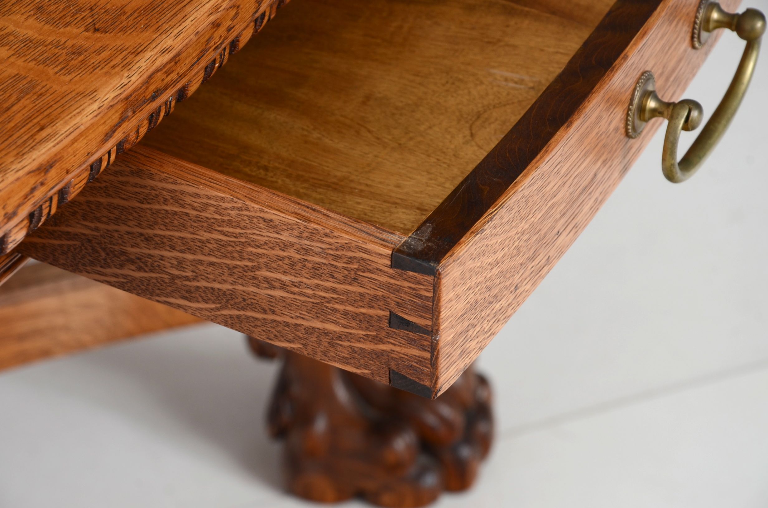 Large Oval Quarter-Sawn Oak Library Table | EBTH