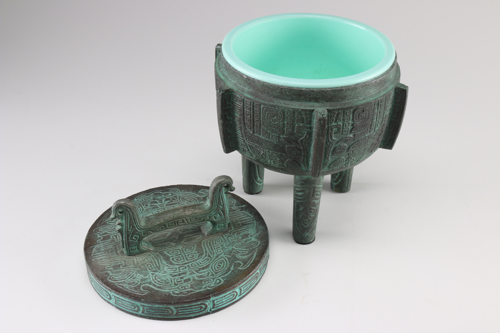 Ice Bucket in the Shape of an Archaic Chinese Bronze | EBTH