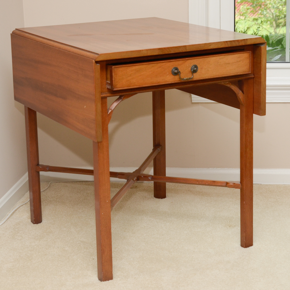 Mahogany Chippendale Pembroke Reproduction Drop Leaf Side Tables | EBTH
