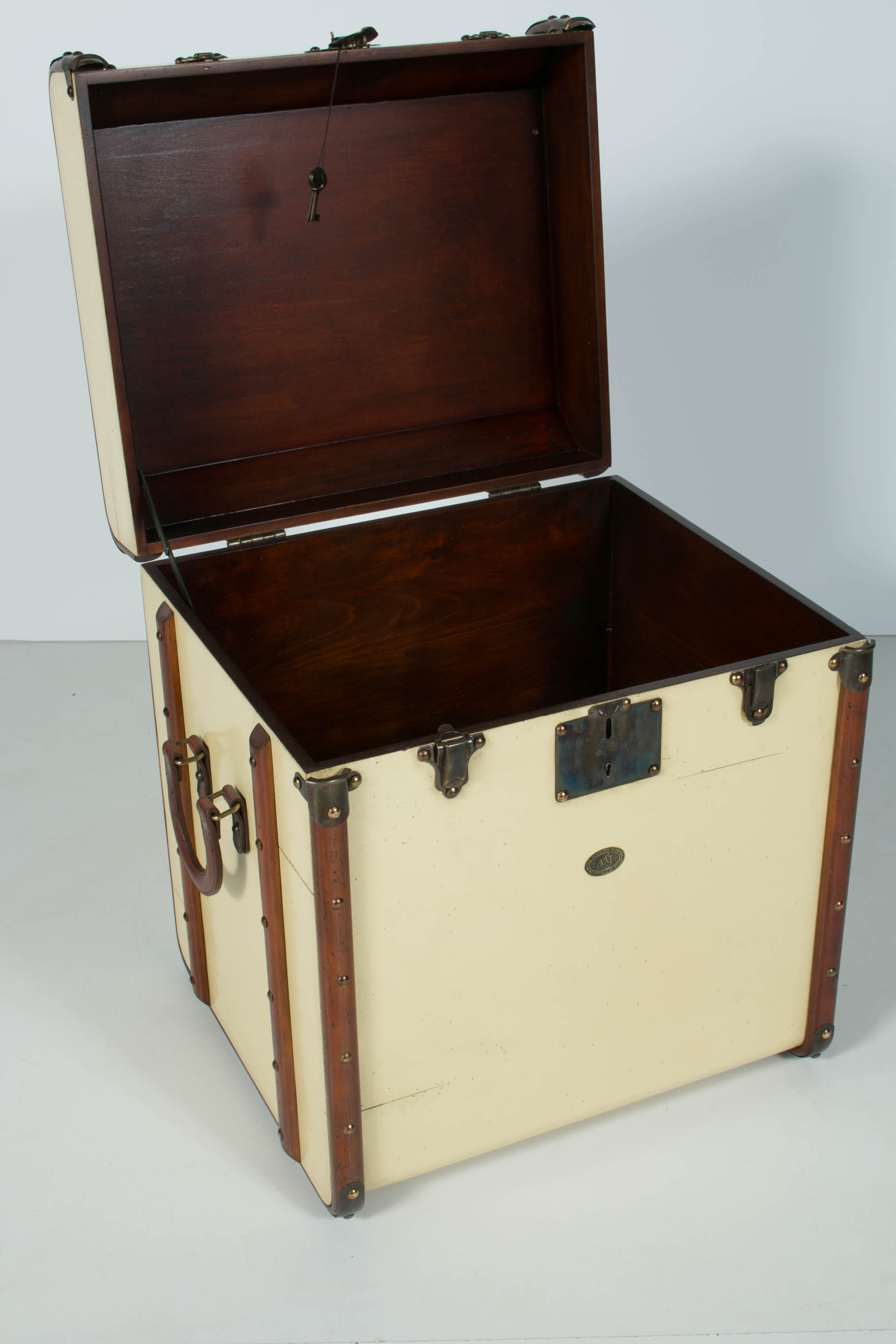 Cream Tone Trunk from Authentic Models | EBTH