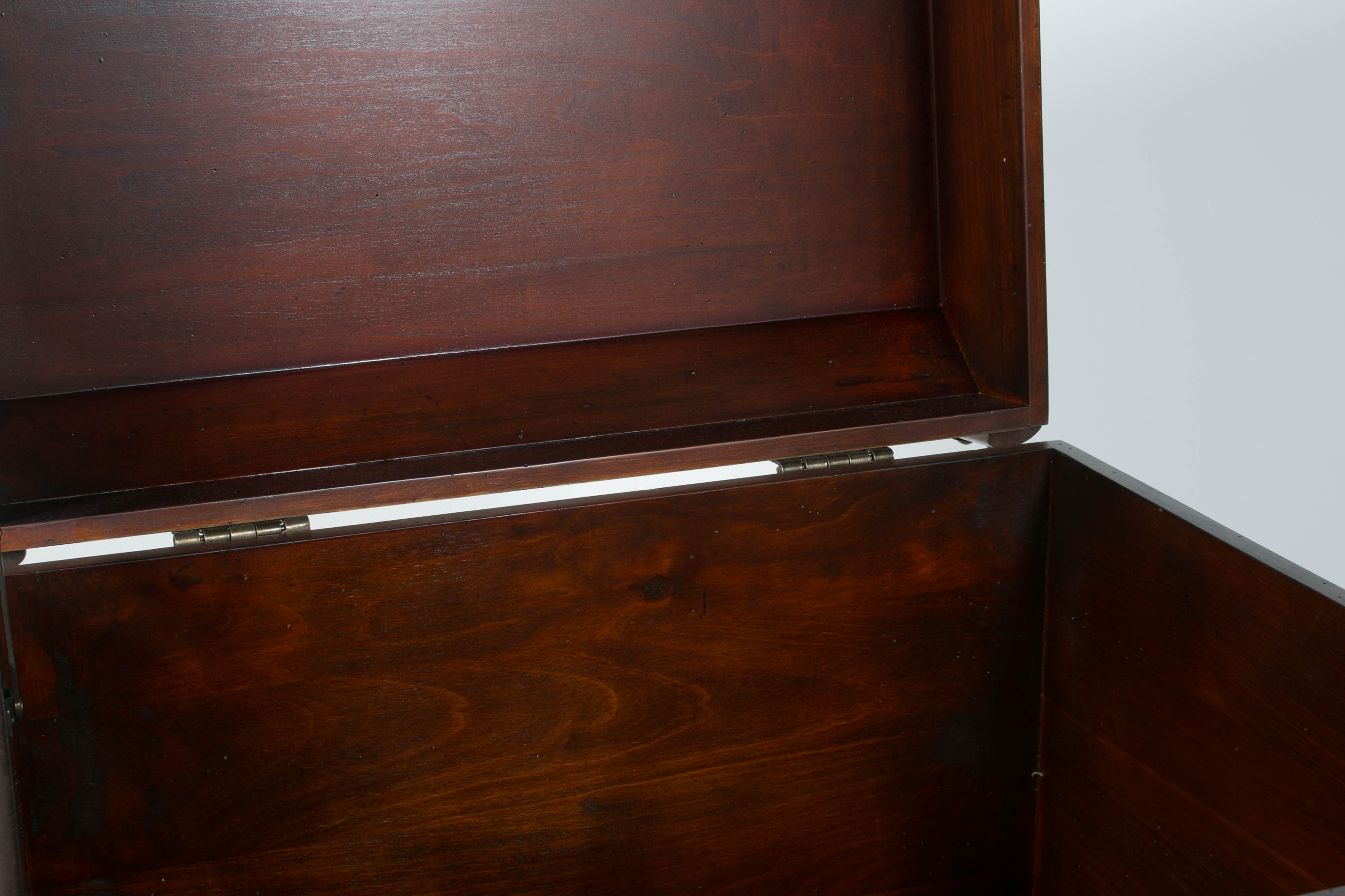 Cream Tone Trunk from Authentic Models | EBTH