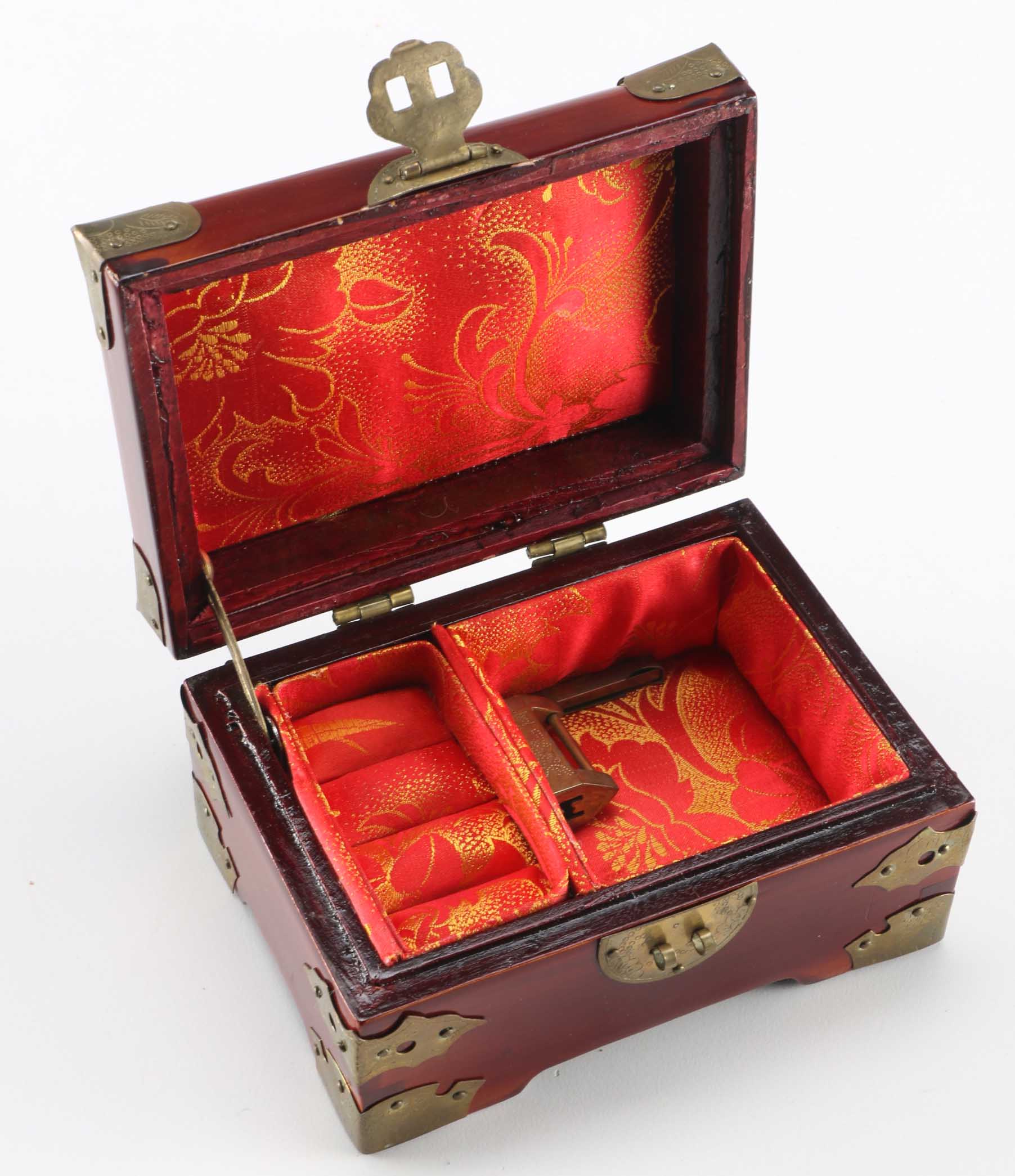 Collection of Chinese Decorative Items | EBTH