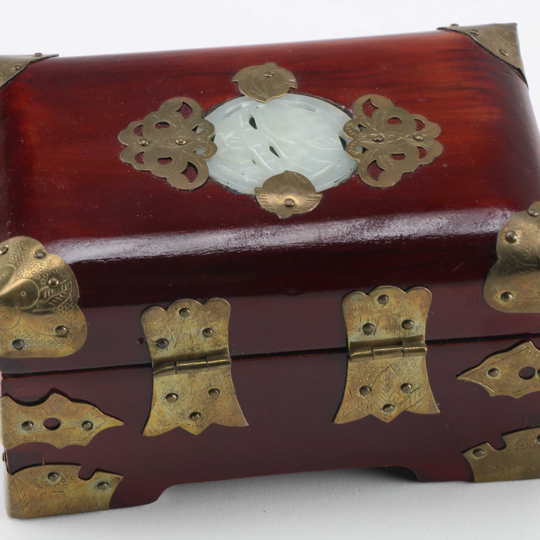 Collection of Chinese Decorative Items | EBTH