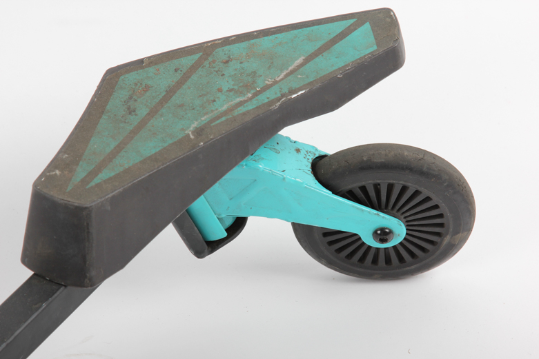 Blue Delta Wing Razor Scooter | EBTH