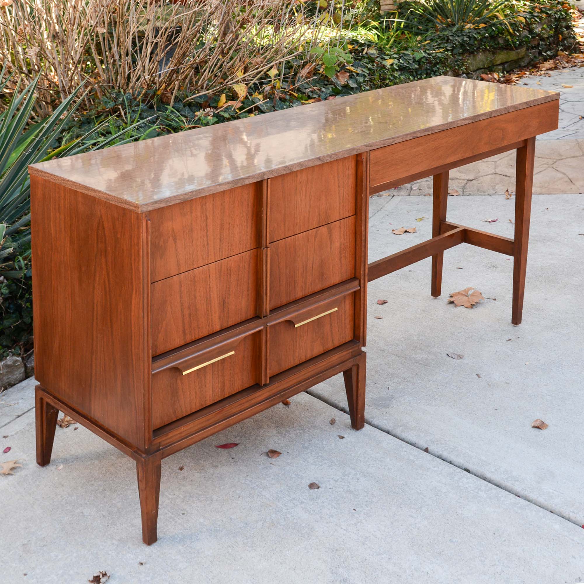 Mid Century Modern Walnut Desk by Basic-Witz | EBTH