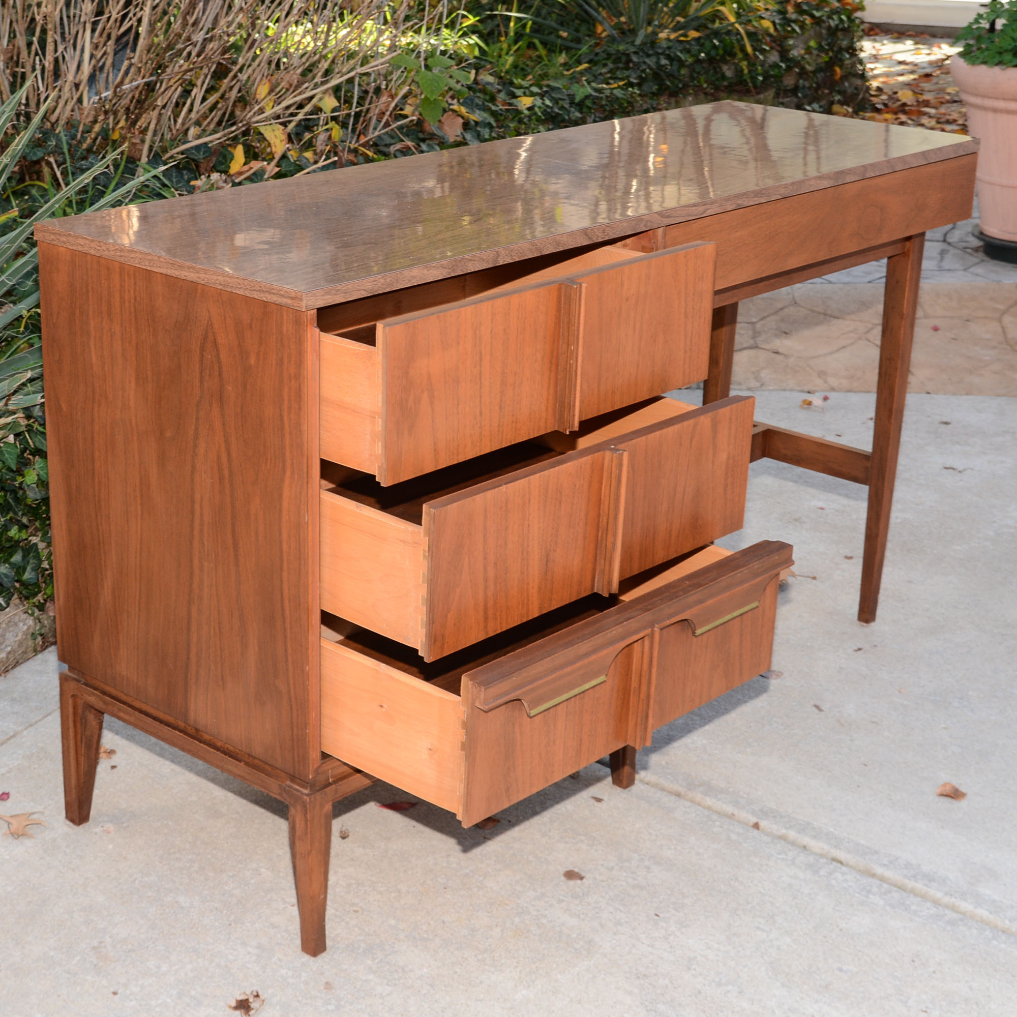 Mid Century Modern Walnut Desk by Basic-Witz | EBTH