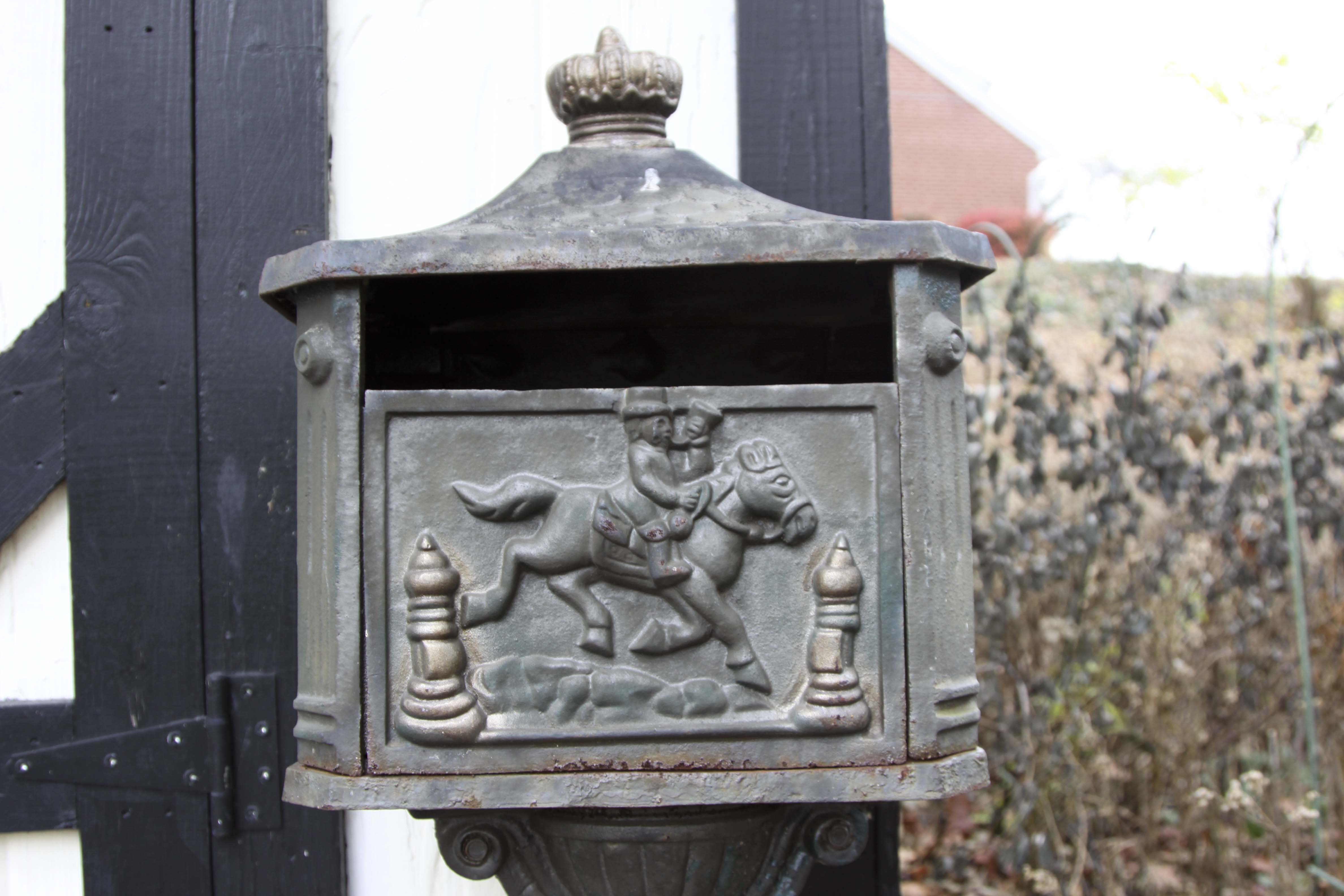 Vintage English Style Cast Iron Mailbox | EBTH