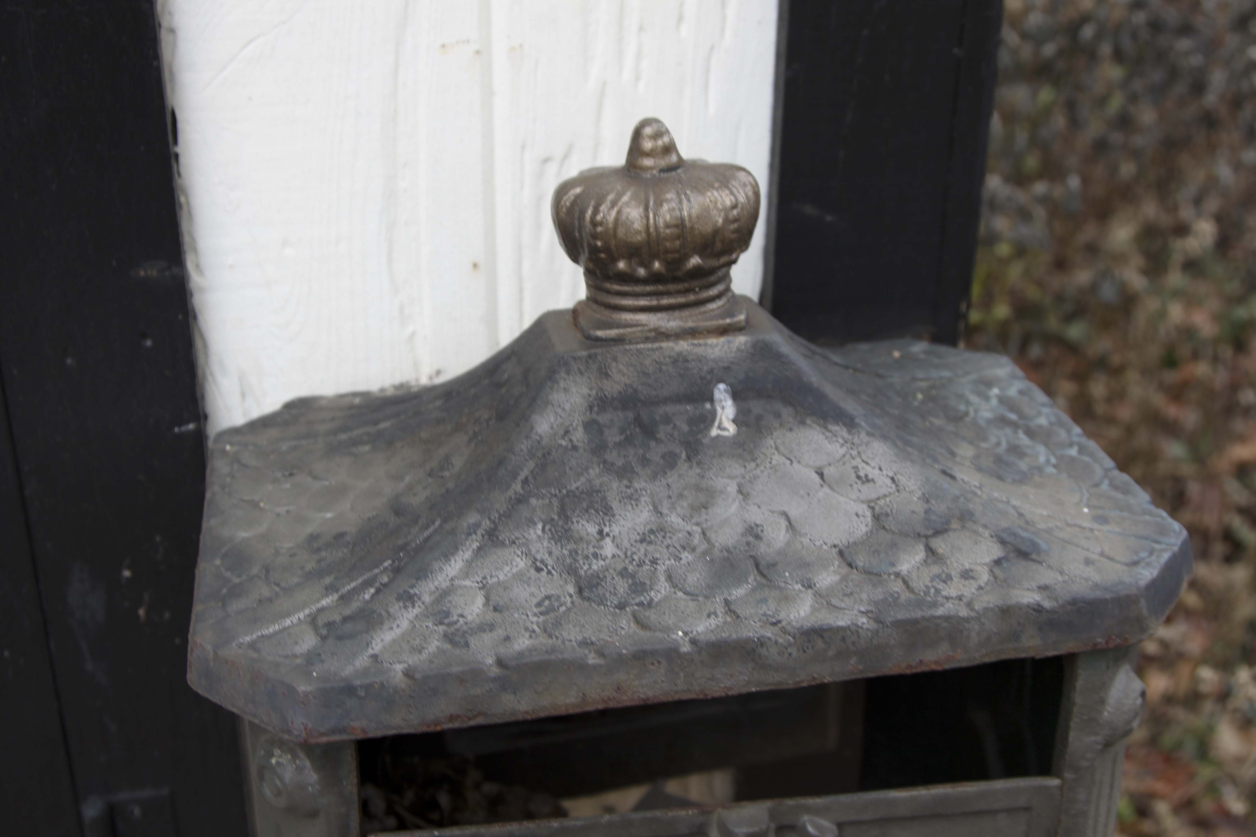 Vintage English Style Cast Iron Mailbox | EBTH