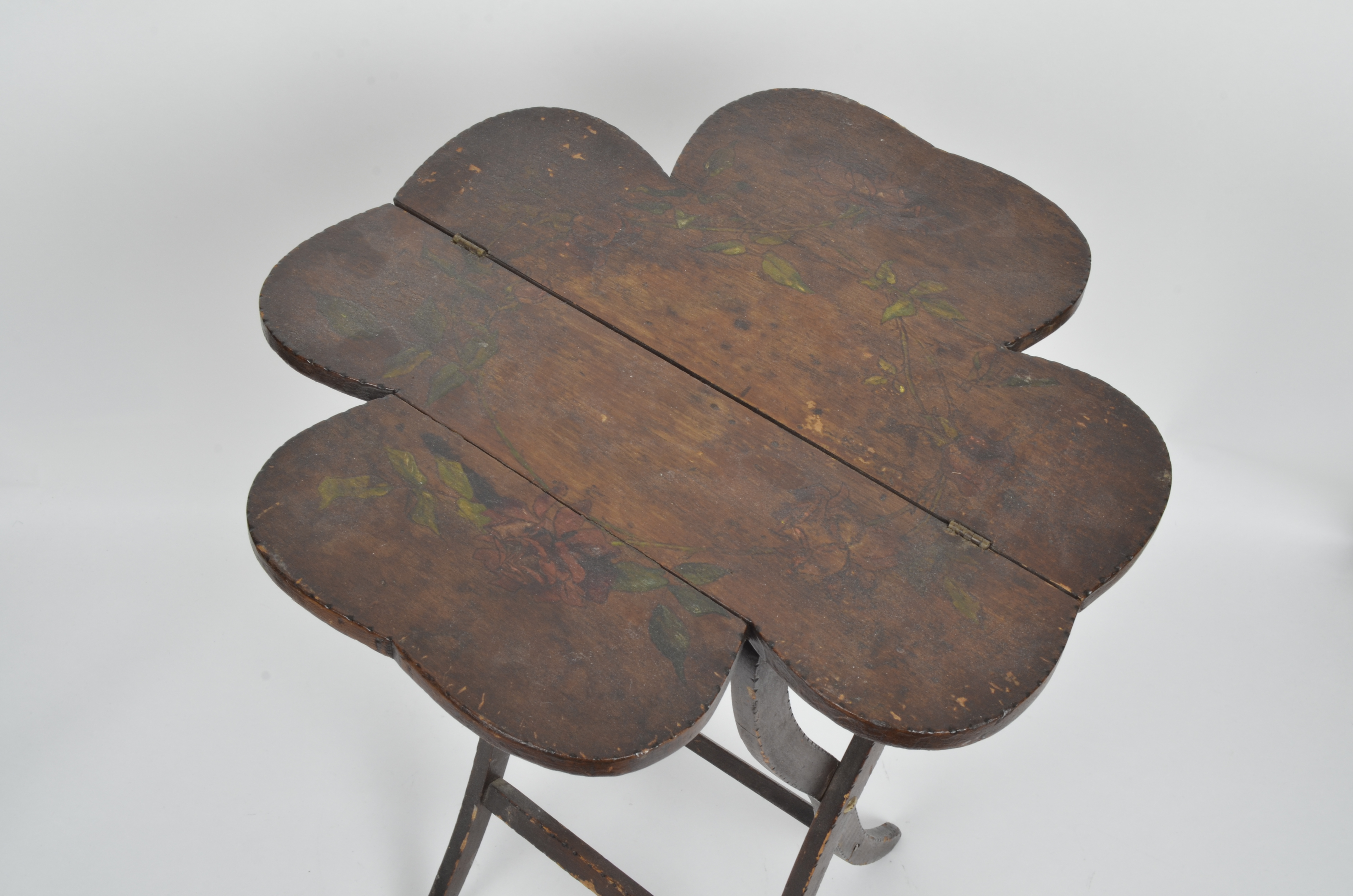 Antique Clover-shaped Folding Table | EBTH