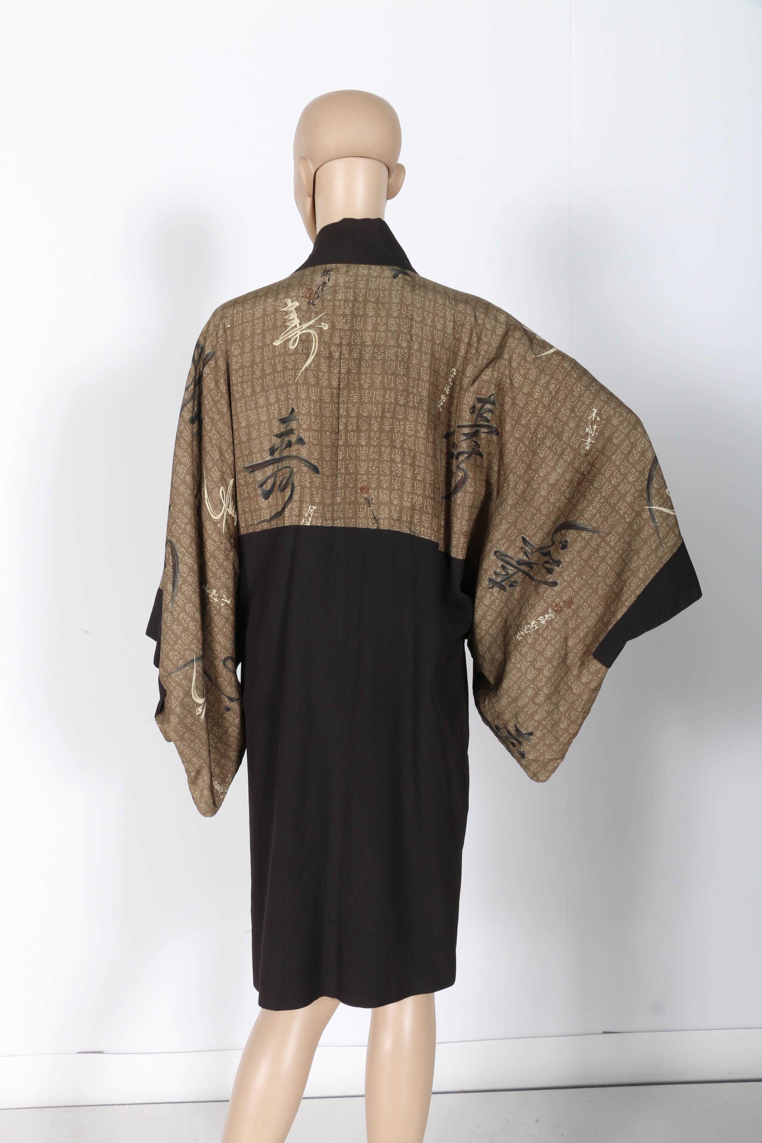 Calligraphy Patterned Haori Style Robe | EBTH