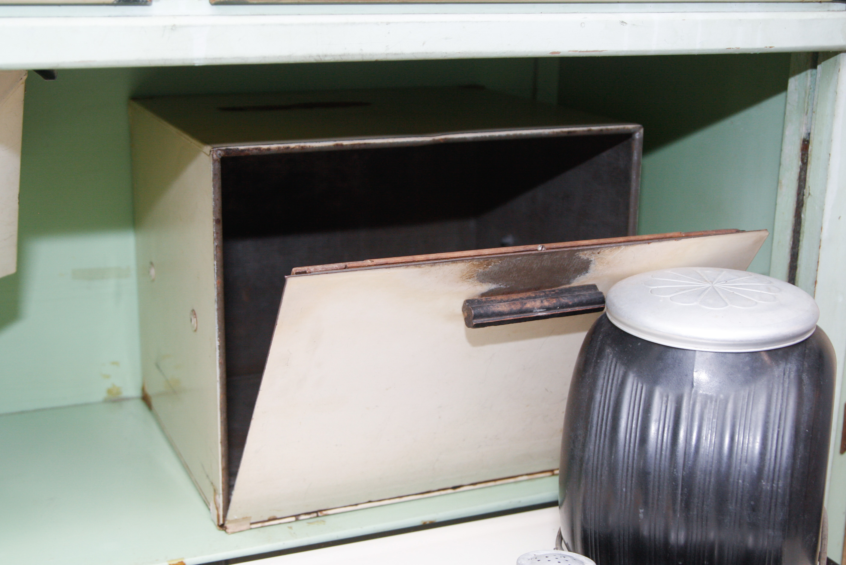 Antique Sellers Three-Piece Baker's Kitchen Wall Unit | EBTH