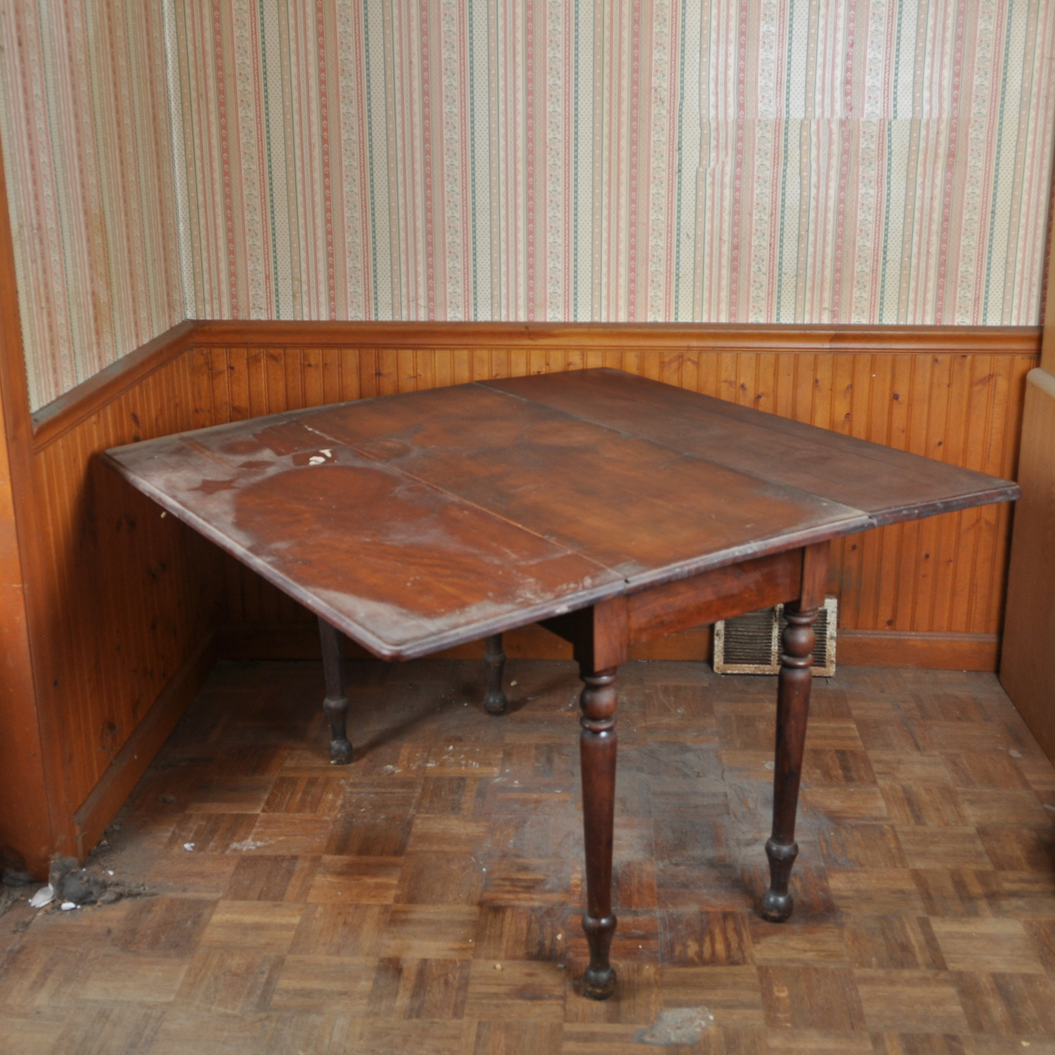 Antique Cherry Drop Leaf Dining Table | EBTH