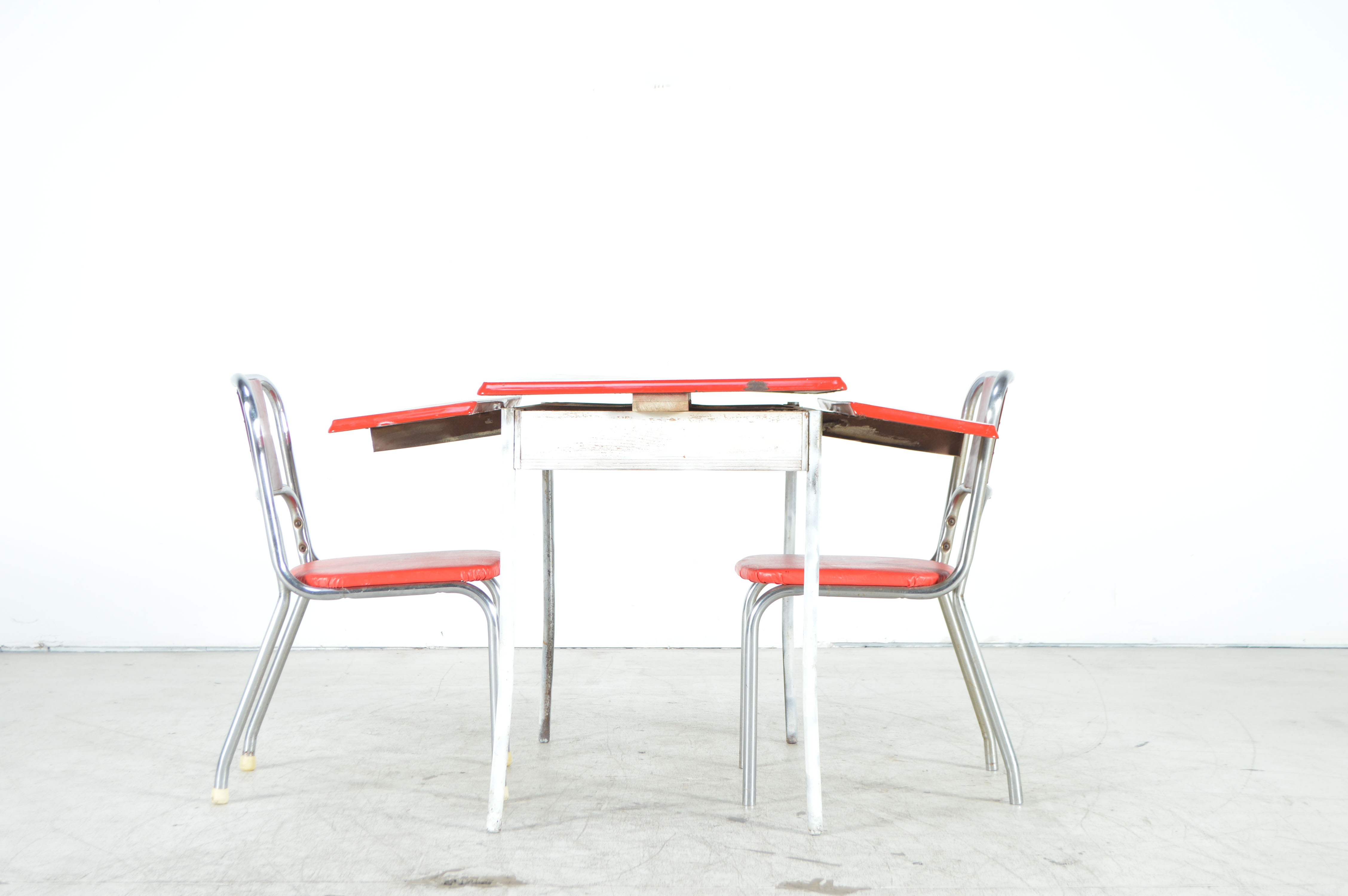 Vintage Enamel Top Table and Chairs | EBTH