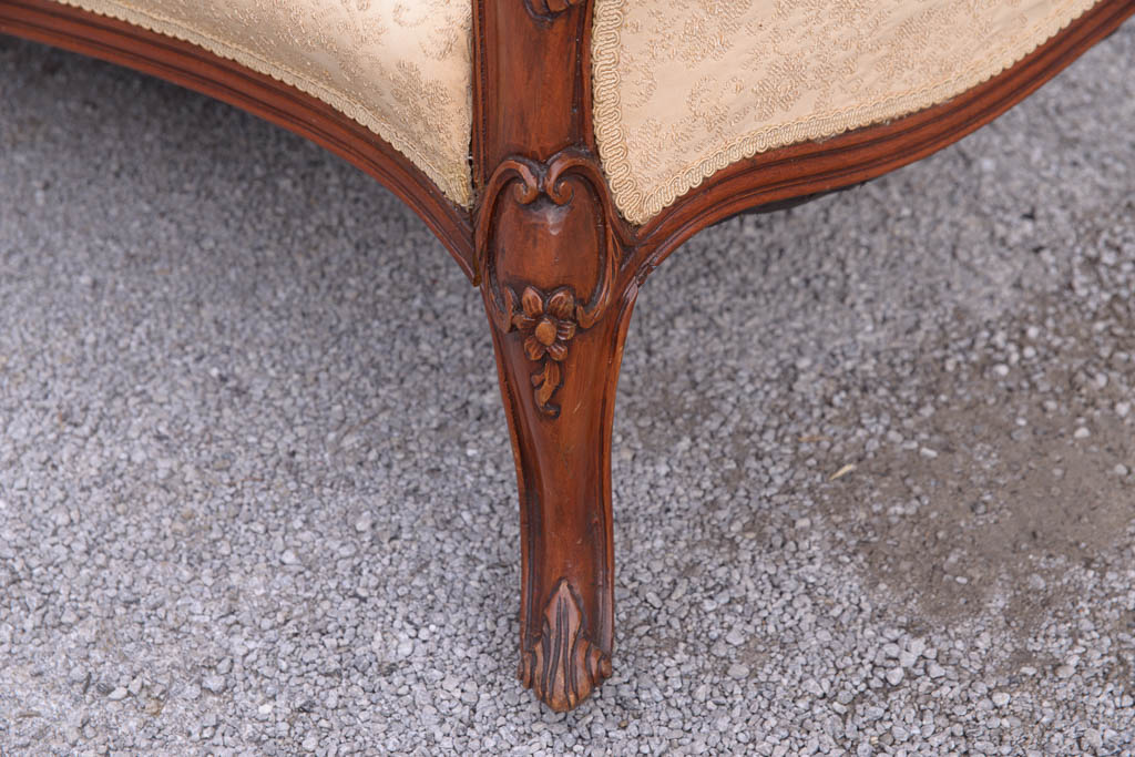 Victorian Camelback Sofa | EBTH