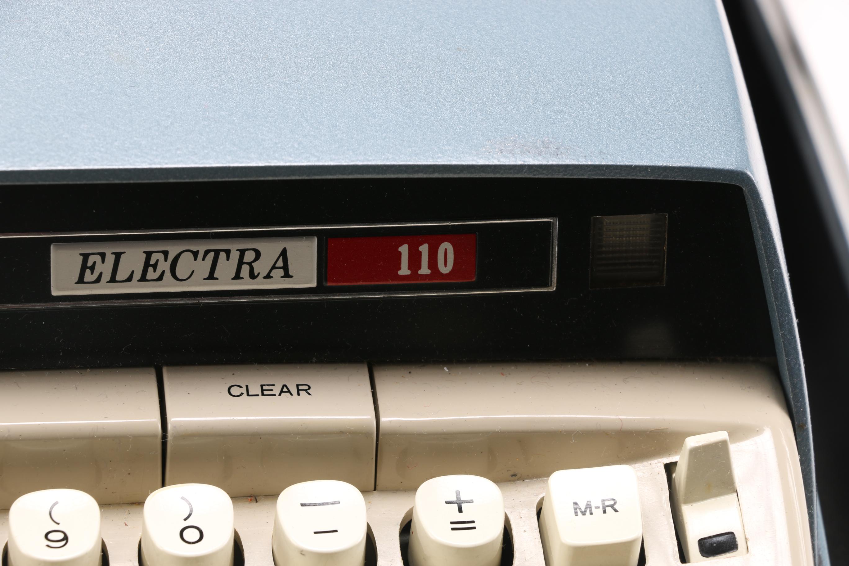 Vintage Jacobsens "Electra 110" Electric Typewriter and Case | EBTH