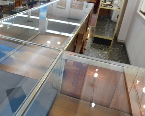 Victorian Walnut Counter Height L-Shaped Jewelry Display Case | EBTH