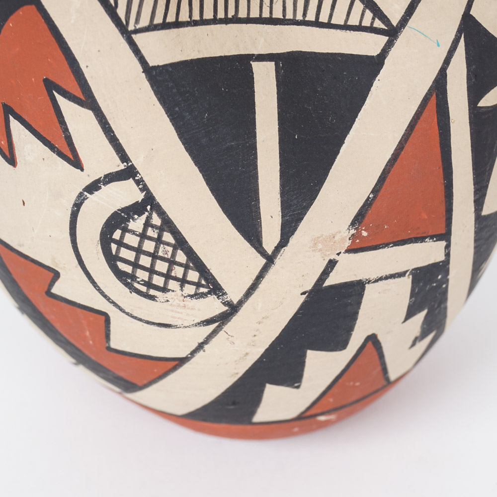 Signed Native American Pottery Collection | EBTH