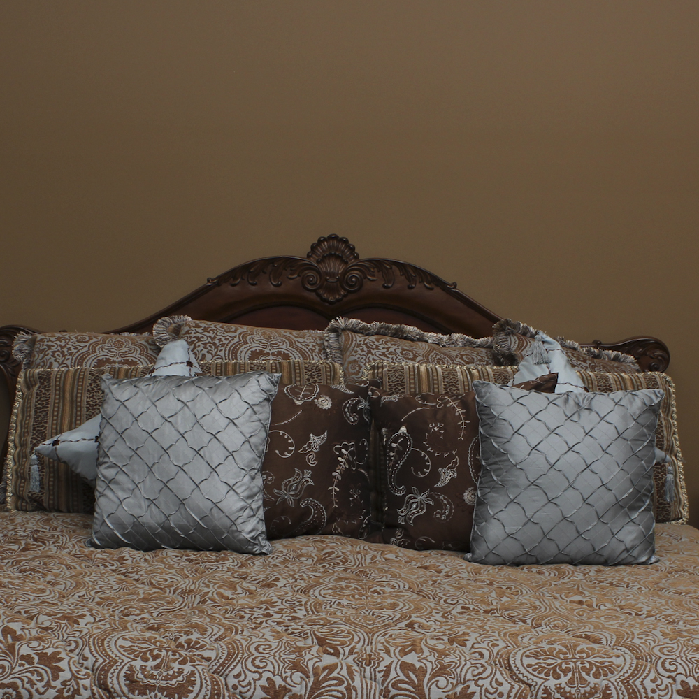 King Sized Custom Bedding Set | EBTH