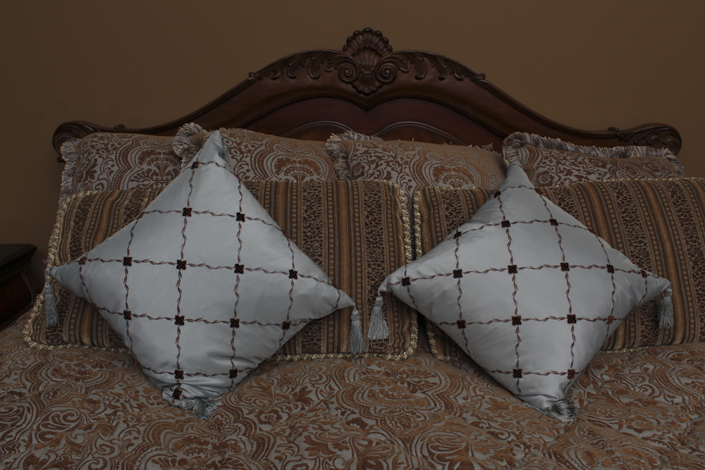 King Sized Custom Bedding Set | EBTH