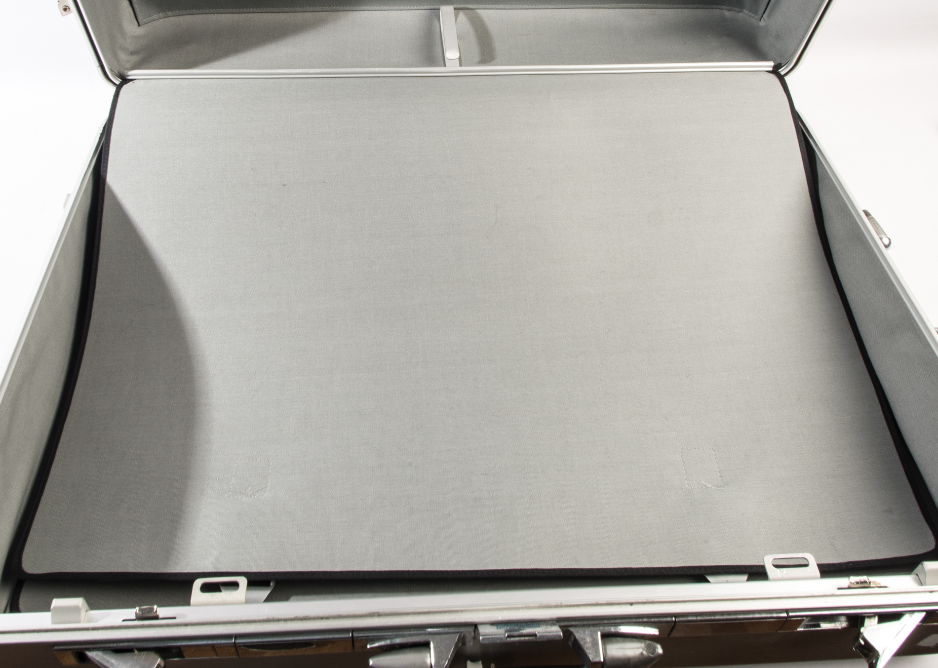 Vintage Zero Halliburton Luggage and Luggage Racks | EBTH