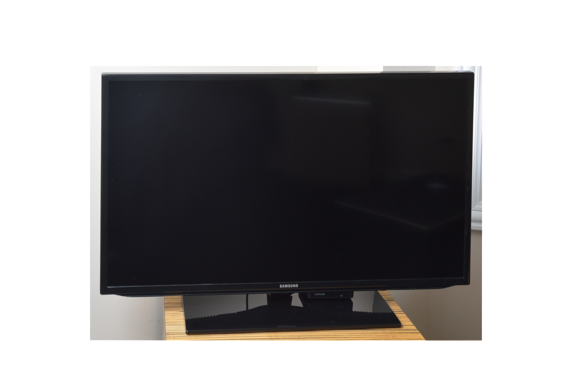 Black Emerson Flat Screen Television | EBTH