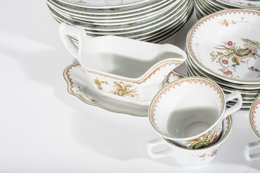 Wedgwood "Old Chelsea" Dinnerware Set | EBTH