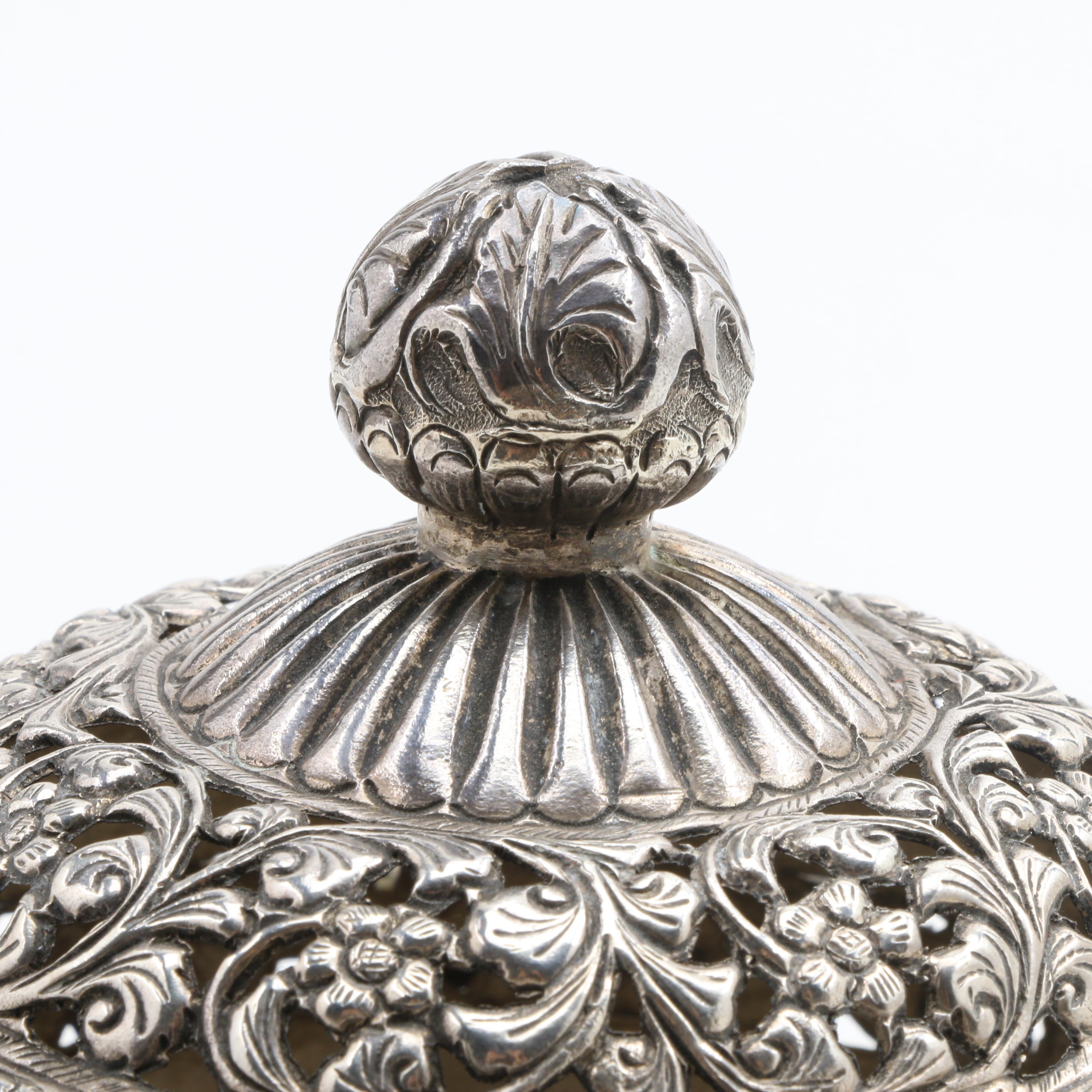 Vintage Southeast Asian 750 Silver Hinged Round Box with Pierce Work | EBTH