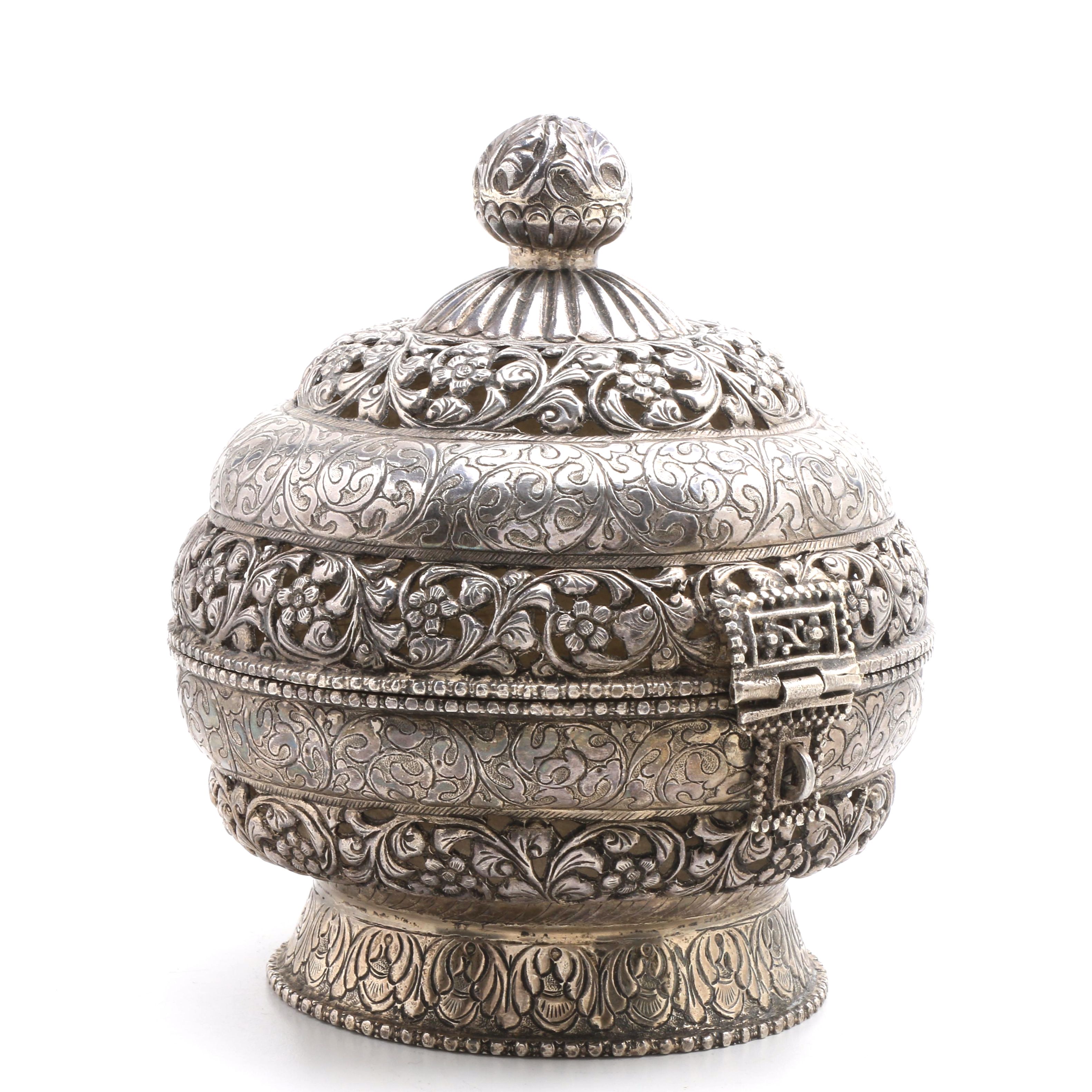 Vintage Southeast Asian 750 Silver Hinged Round Box with Pierce Work | EBTH