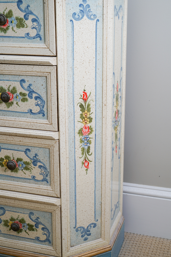Vintage Italian Painted Chest of Drawers | EBTH