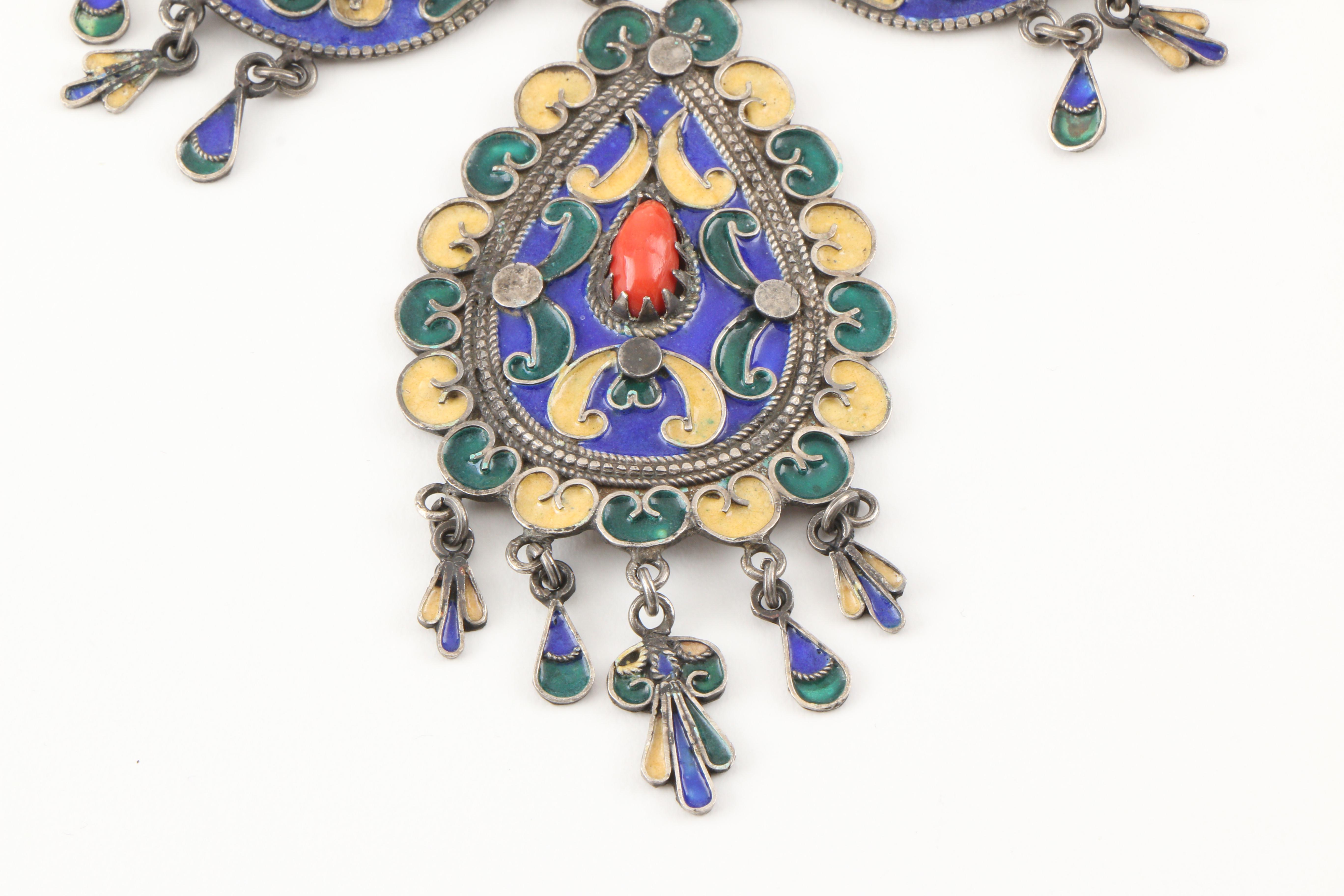 Sterling Silver Vintage Coral and Enamel Arabesque Necklace | EBTH