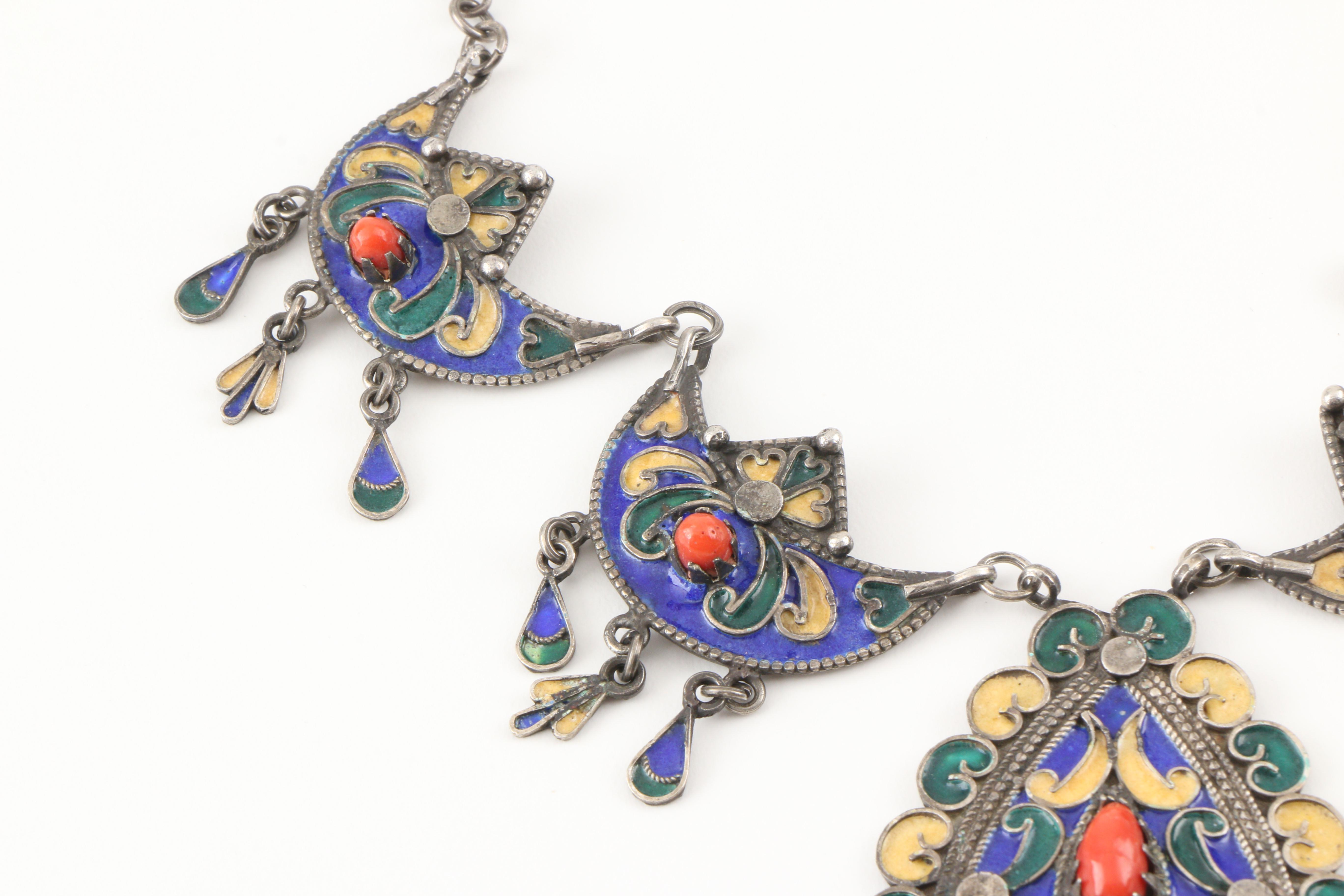 Sterling Silver Vintage Coral and Enamel Arabesque Necklace | EBTH