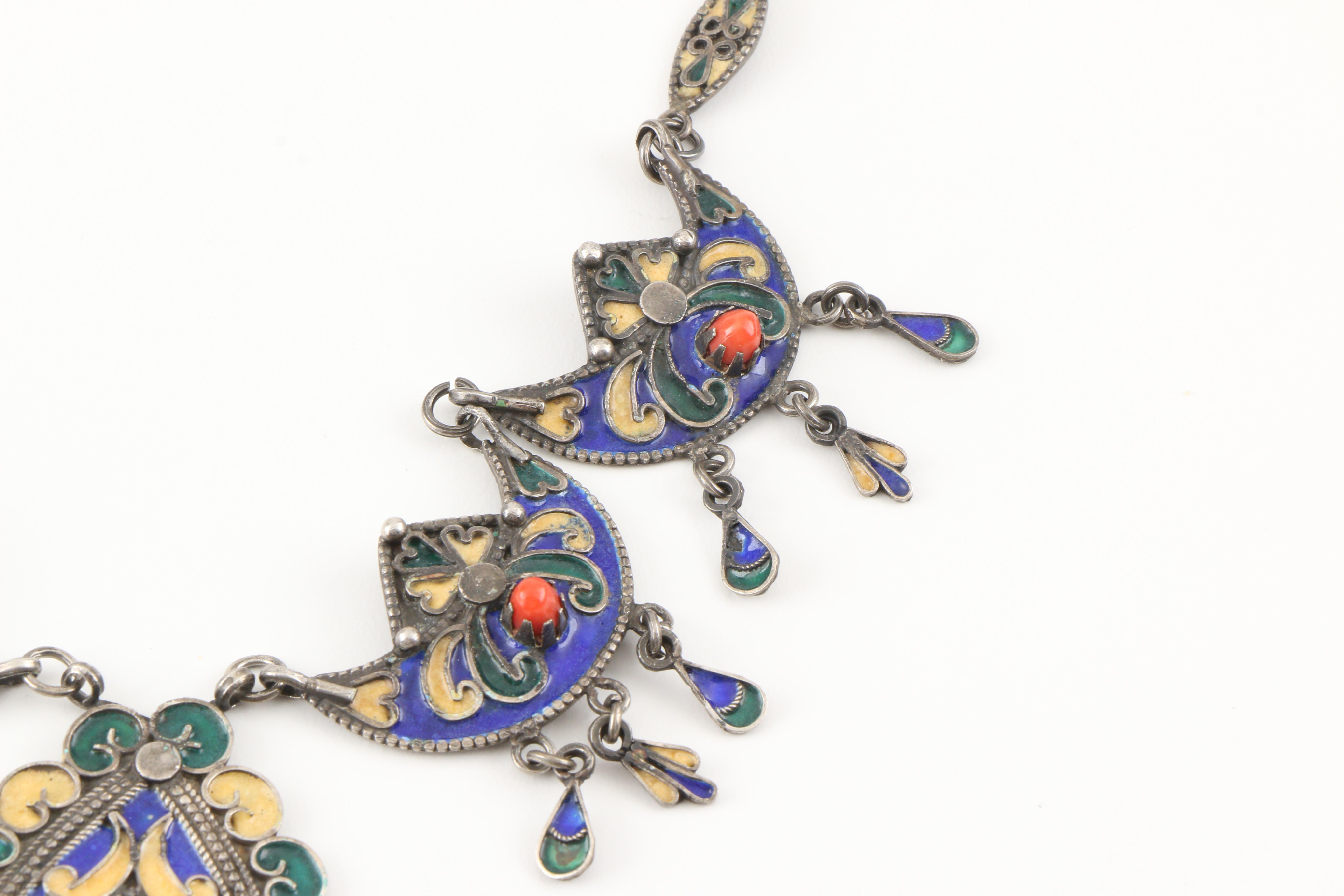 Sterling Silver Vintage Coral and Enamel Arabesque Necklace | EBTH